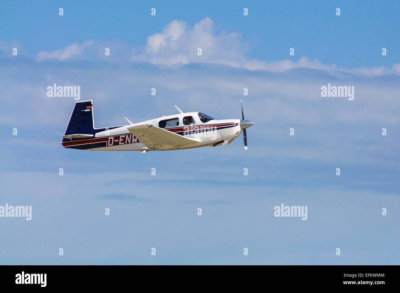 Mooney M20J in flight Stock Photo - Alamy