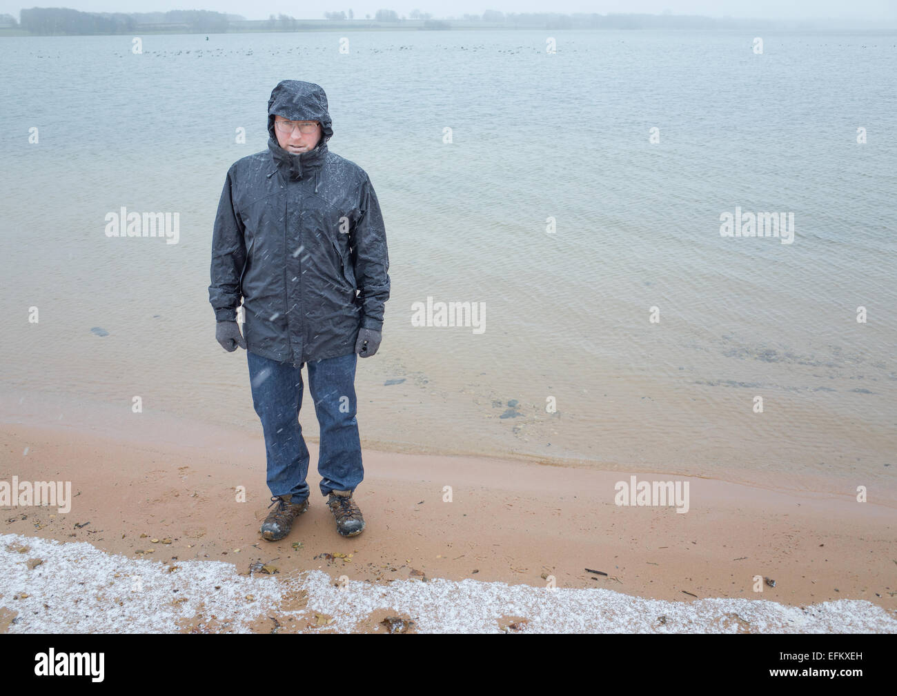 Man snow cold shivering hi-res stock photography and images - Alamy