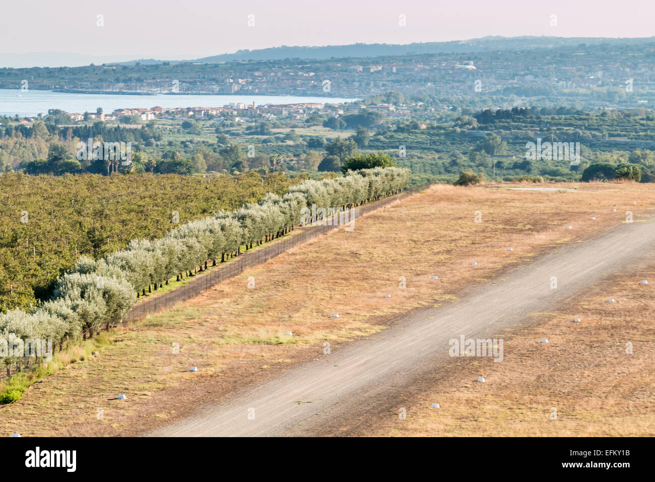 Small runway and landing ultralight aircraft, hang gliders and ...