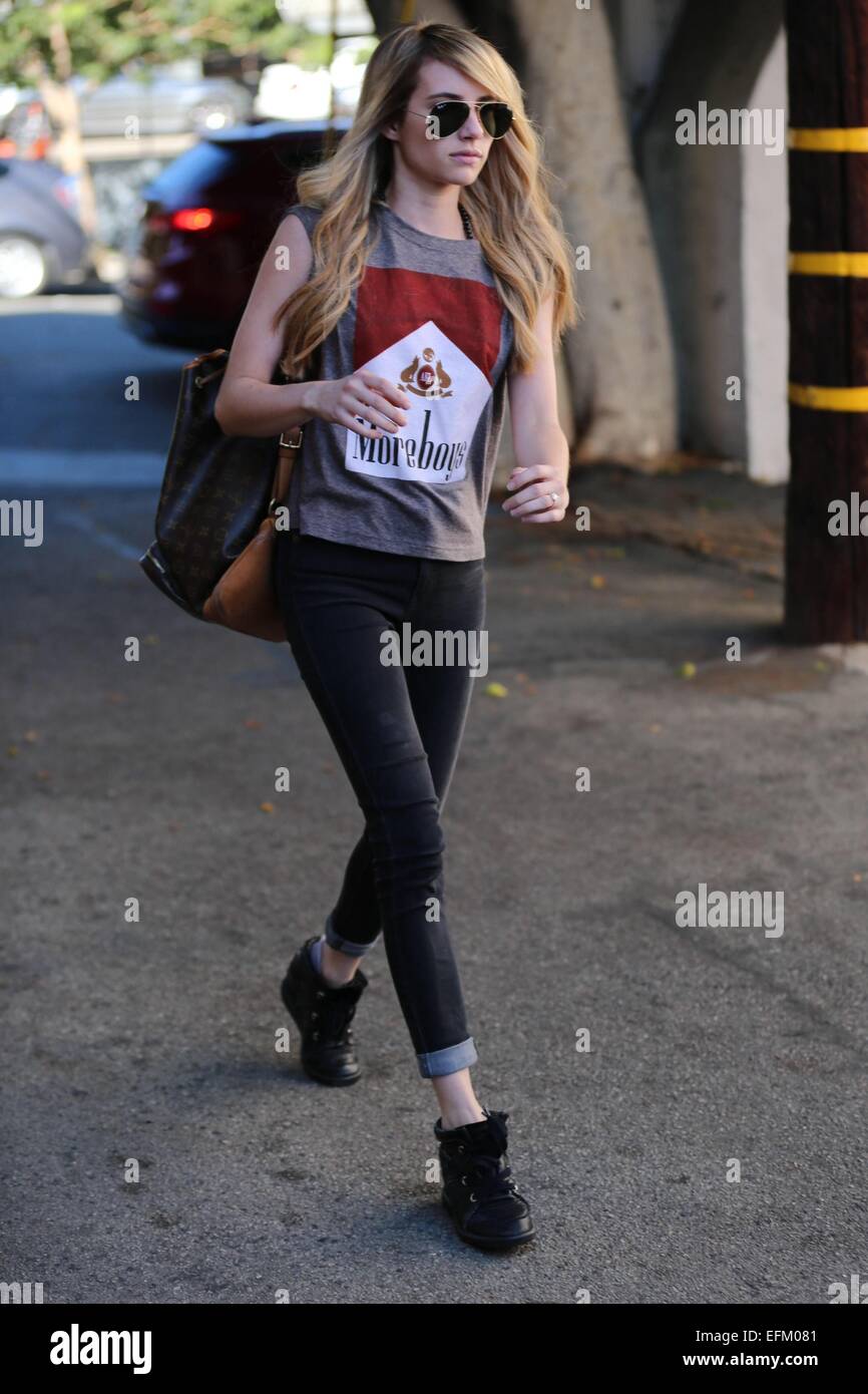 Emma Roberts Smoking Cigarettes Emma Roberts smokes a cigarette as she ...