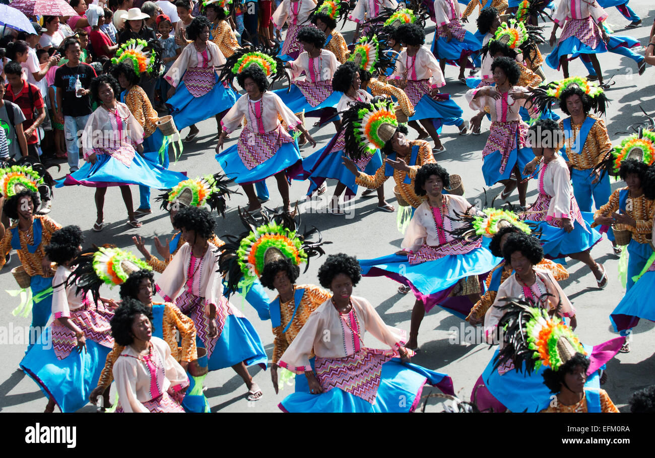 Tribal dance parade during the Ati Atihan festival in Kalibo Stock ...