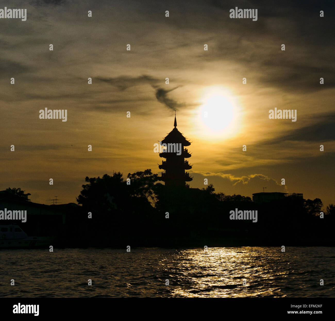 Sunset at with the Temple Chee Chin Khor from the Chao Phraya River ...