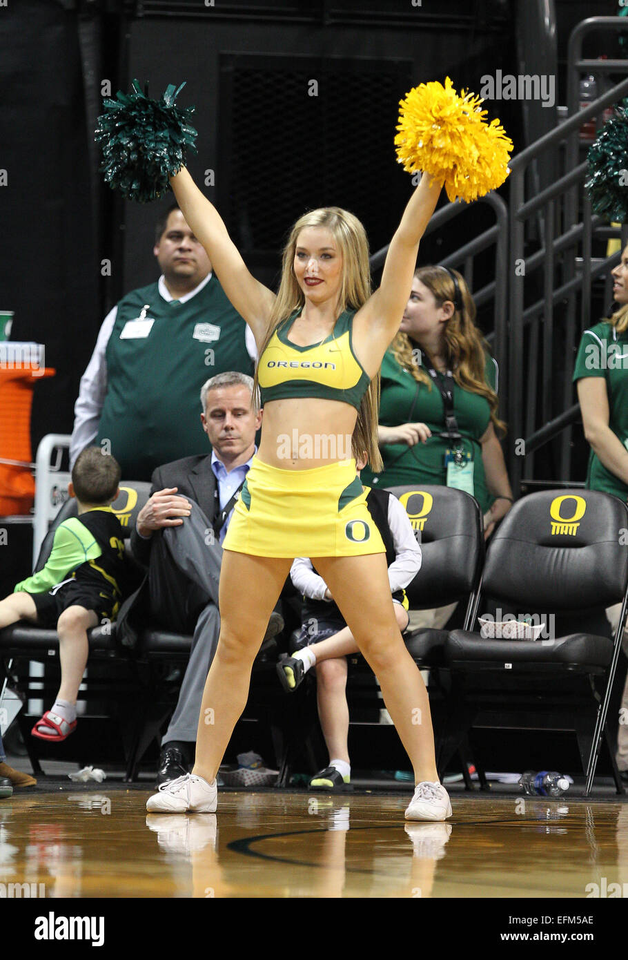 Oregon ducks cheerleader shoulder shit hi-res stock photography and ...
