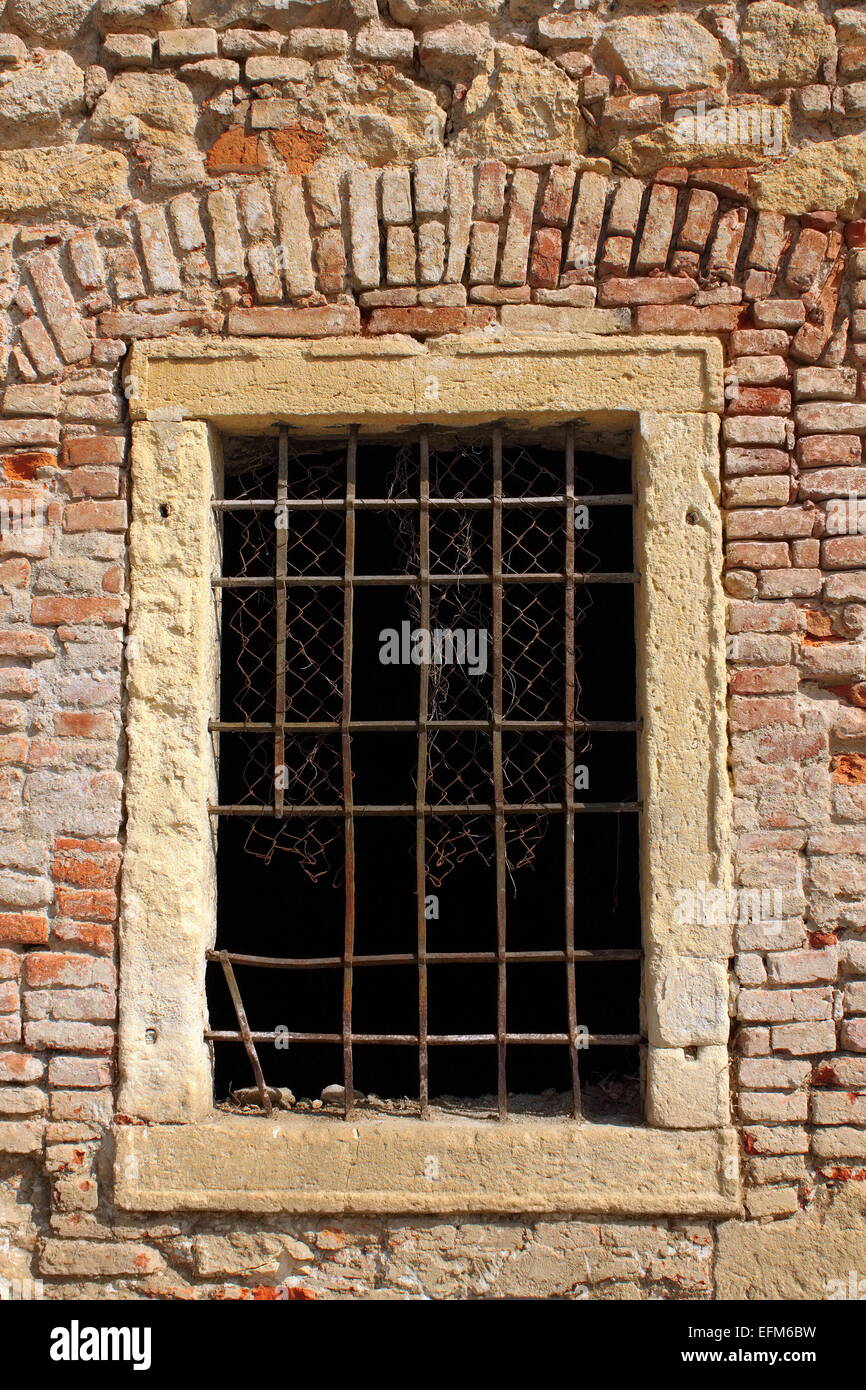 Window old house ancient hi-res stock photography and images - Alamy