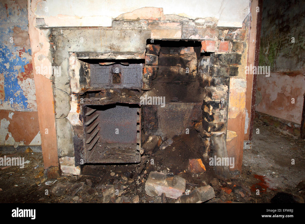 Derelict kitchen hi-res stock photography and images - Alamy