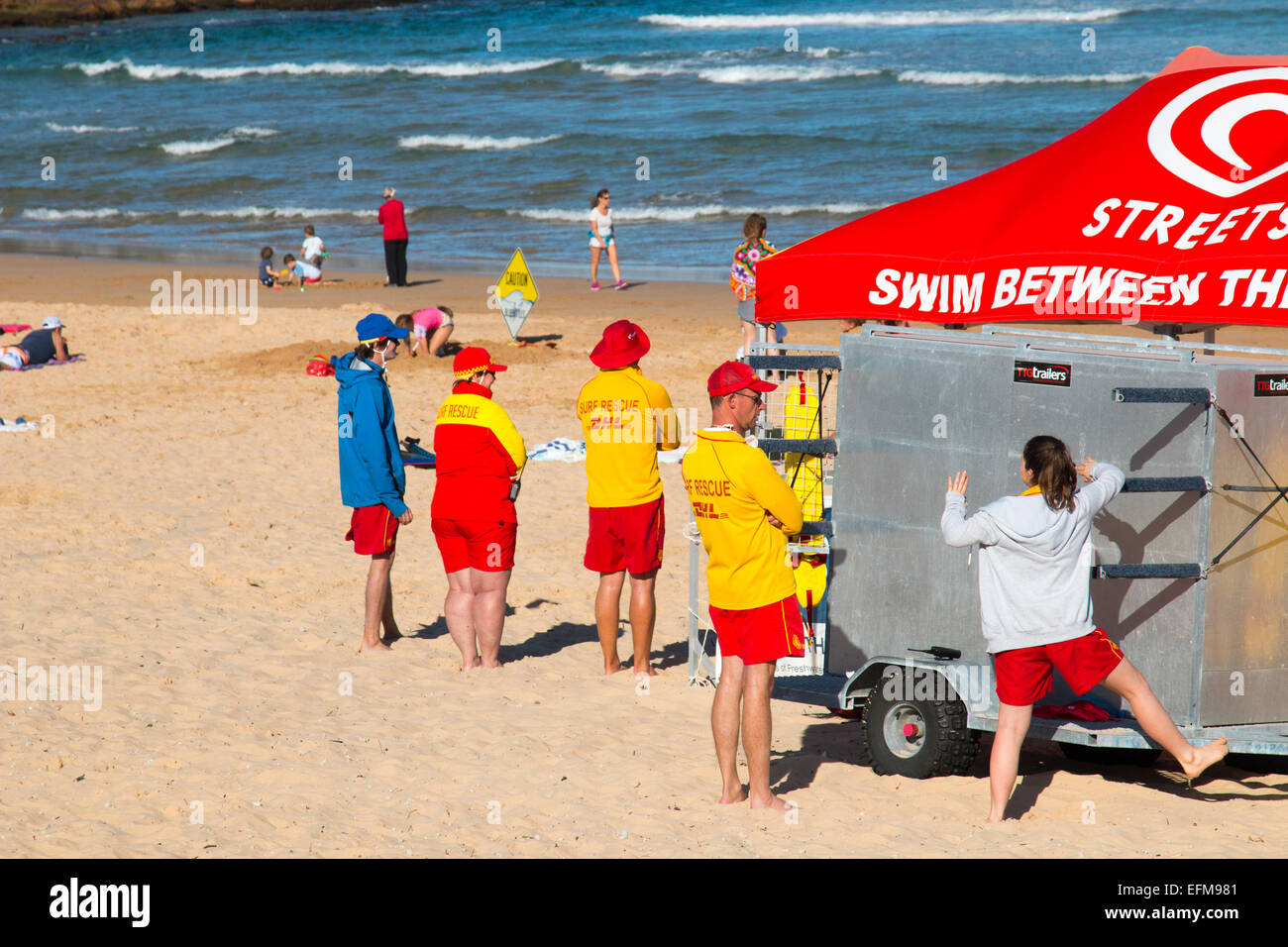 Rescue people hi-res stock photography and images - Alamy