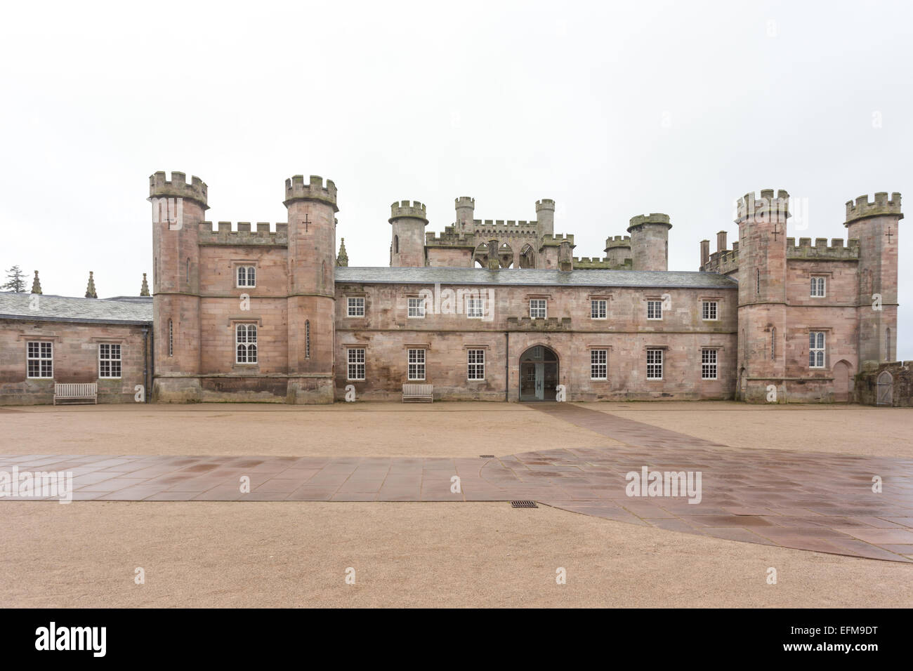English stately castles hi-res stock photography and images - Alamy