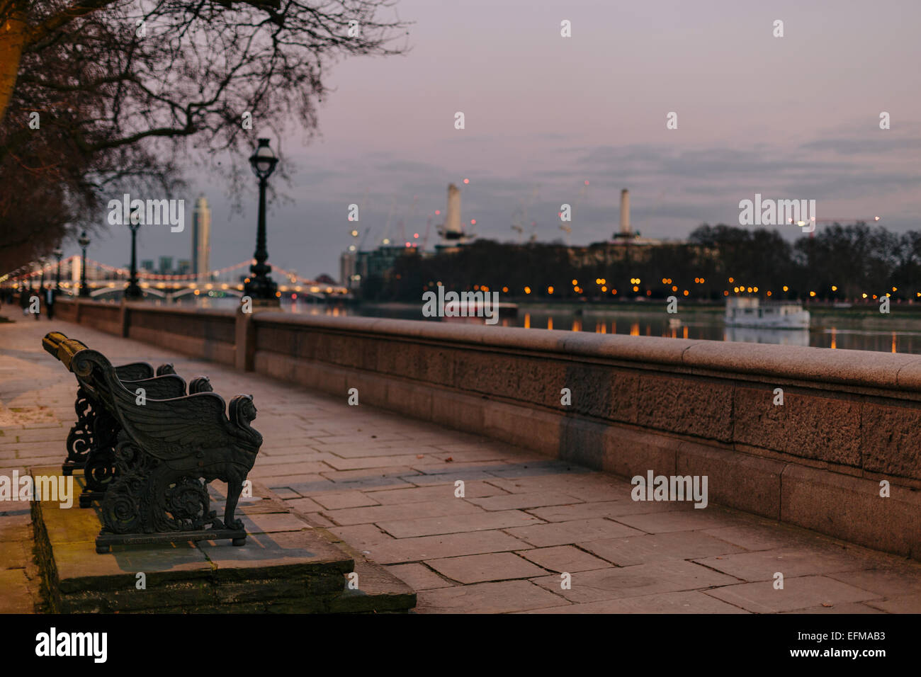 Chelsea embankment hi-res stock photography and images - Alamy