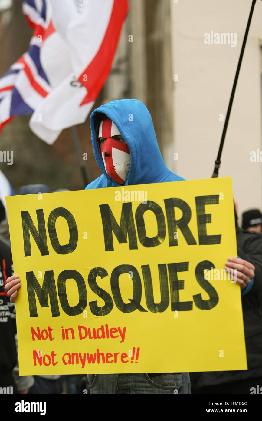 The English Defence League (EDL) protest in Dudley 2015 Stock Photo - Alamy