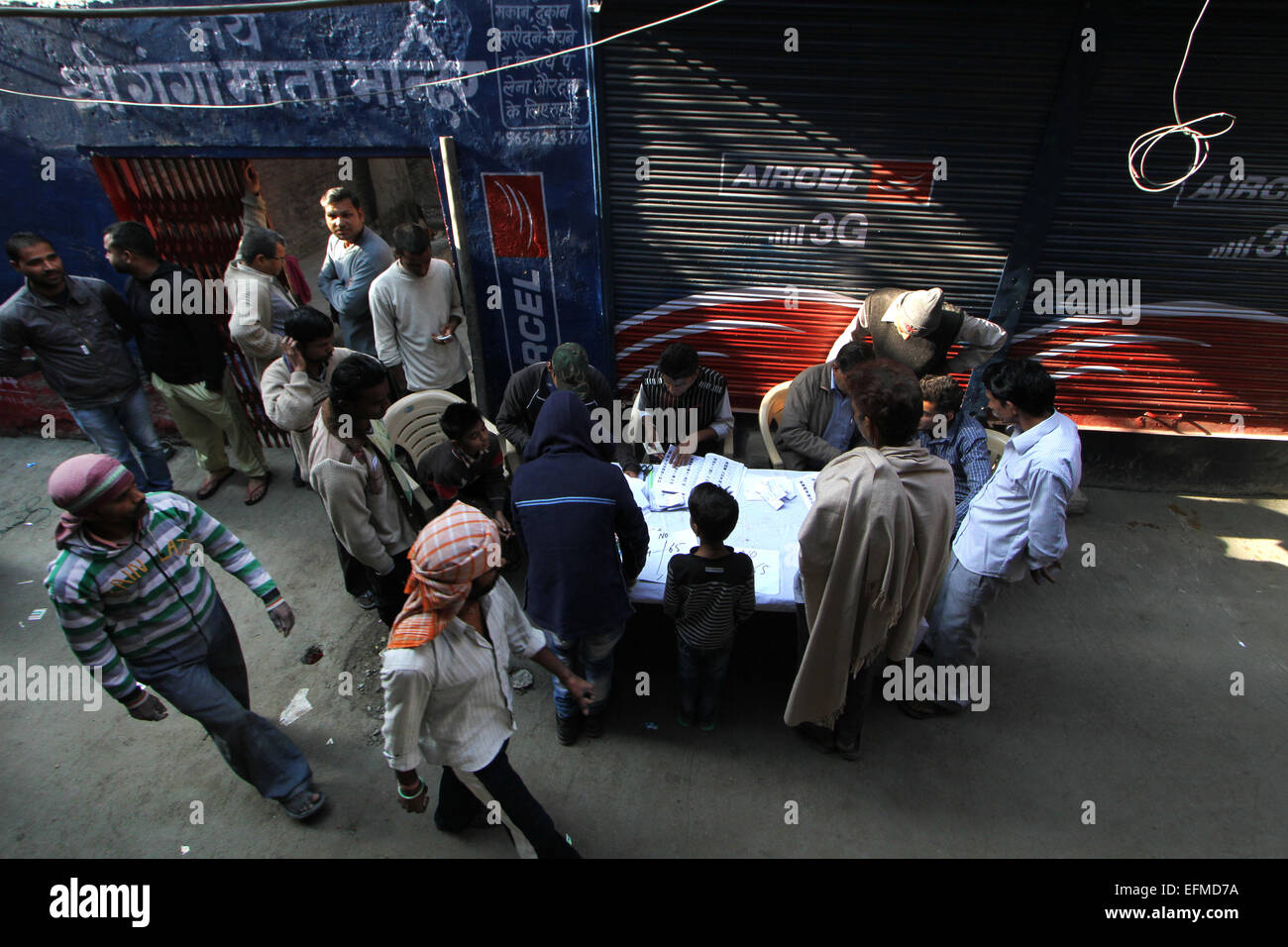Delhi, India. 7th February, 2015. Party Workers Trying to help the ...