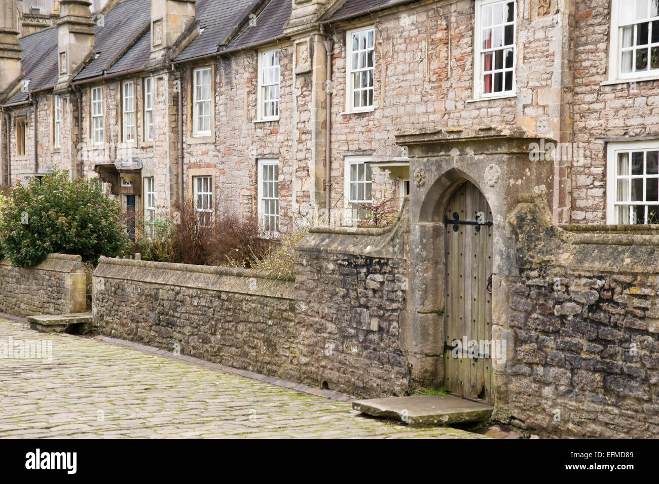 Wells cathedral close hi-res stock photography and images - Alamy