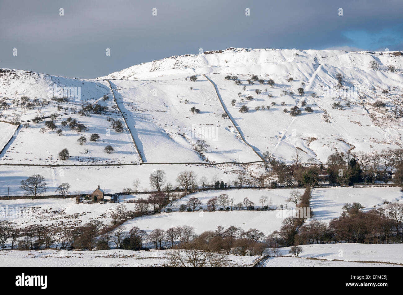 Cracken edge near Chinley in Derbyshire on a snowy winter day Stock ...