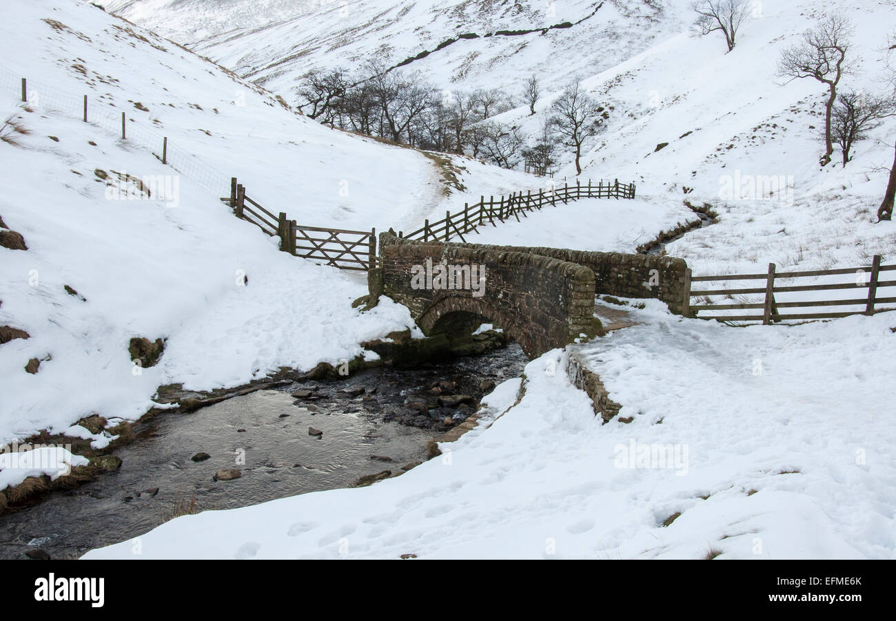 Packhorse bridge below Jacobs Ladder in the vale of Edale, Peak ...