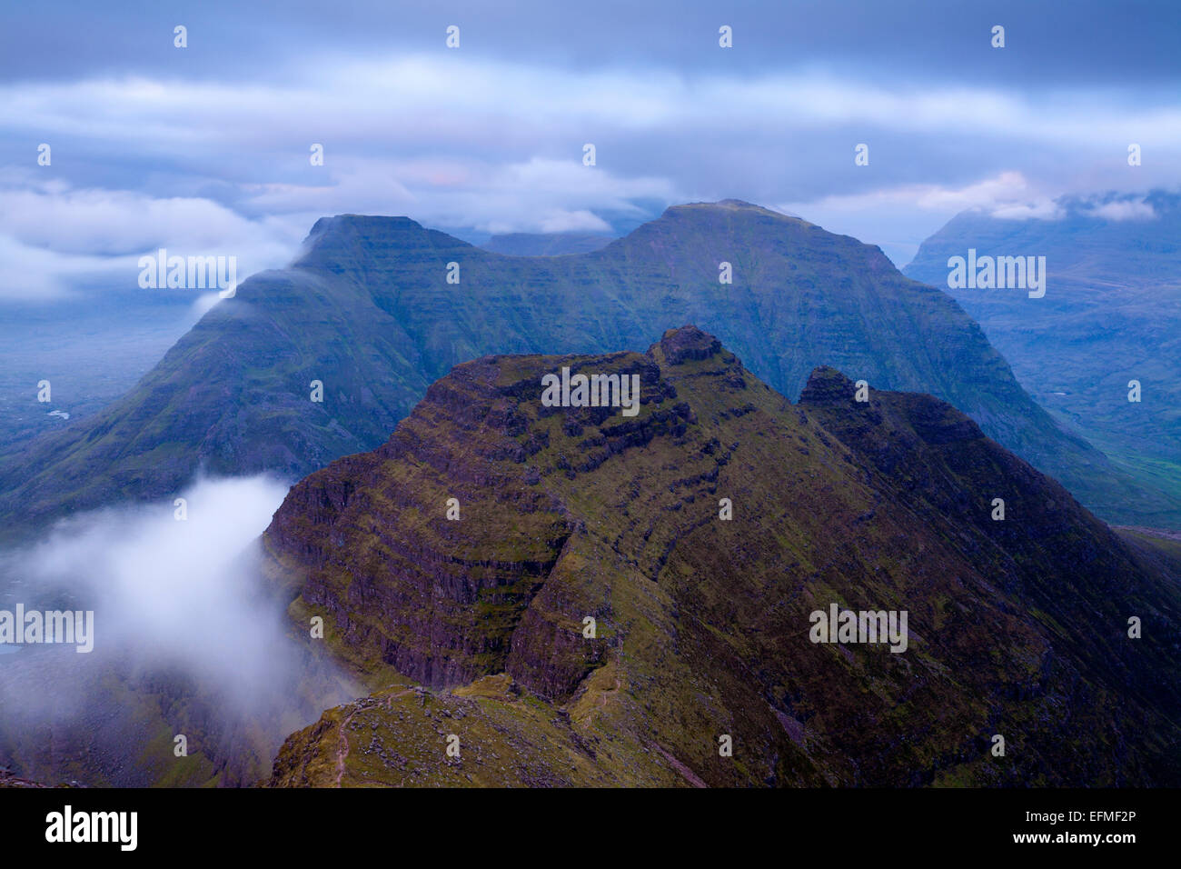 Clouds hugging mountains hi-res stock photography and images - Alamy