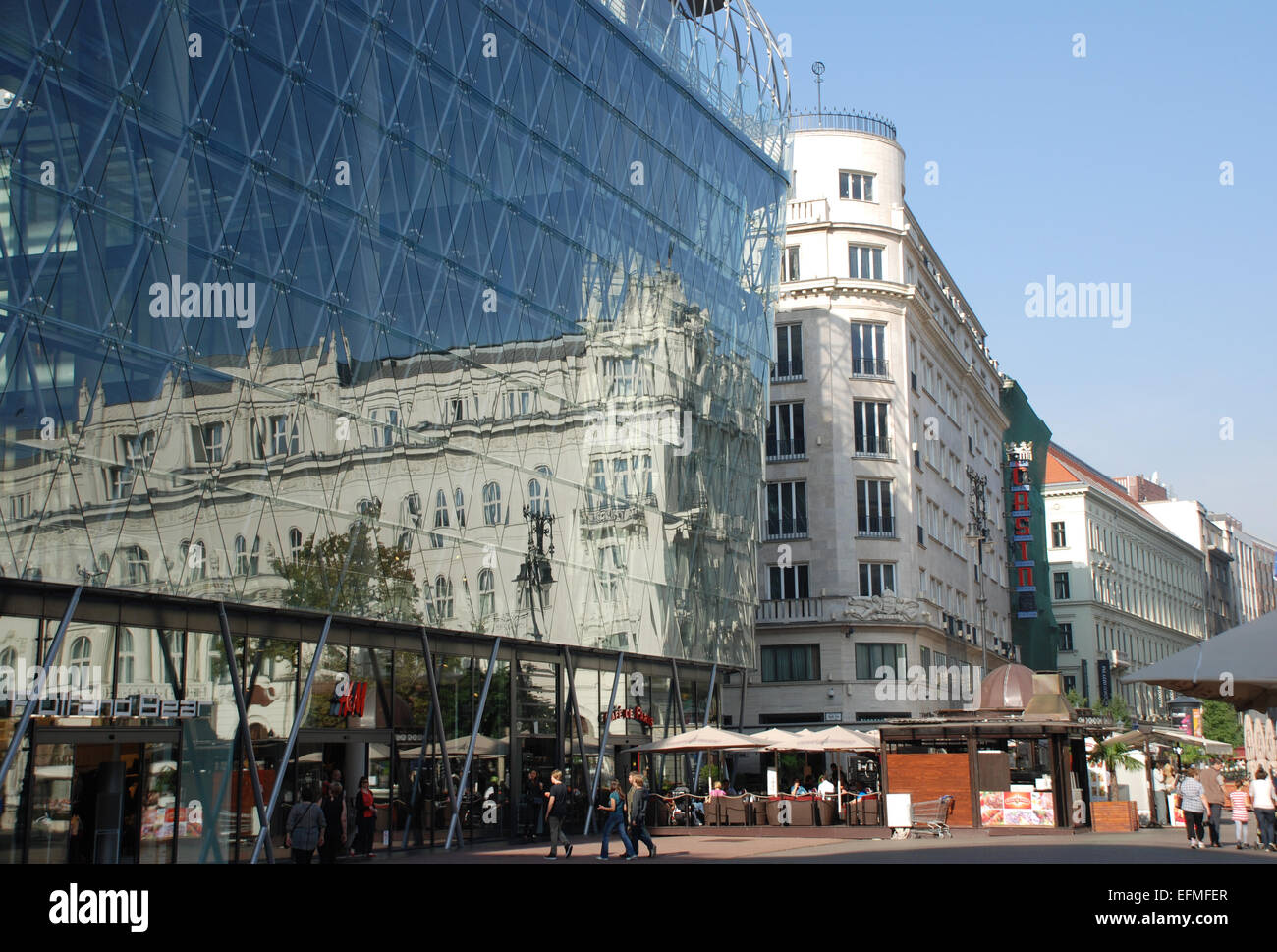 Glass walling hi-res stock photography and images - Alamy