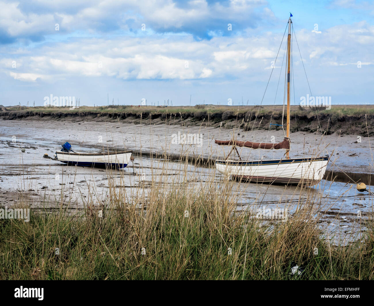 Boats with low tide hi-res stock photography and images - Alamy