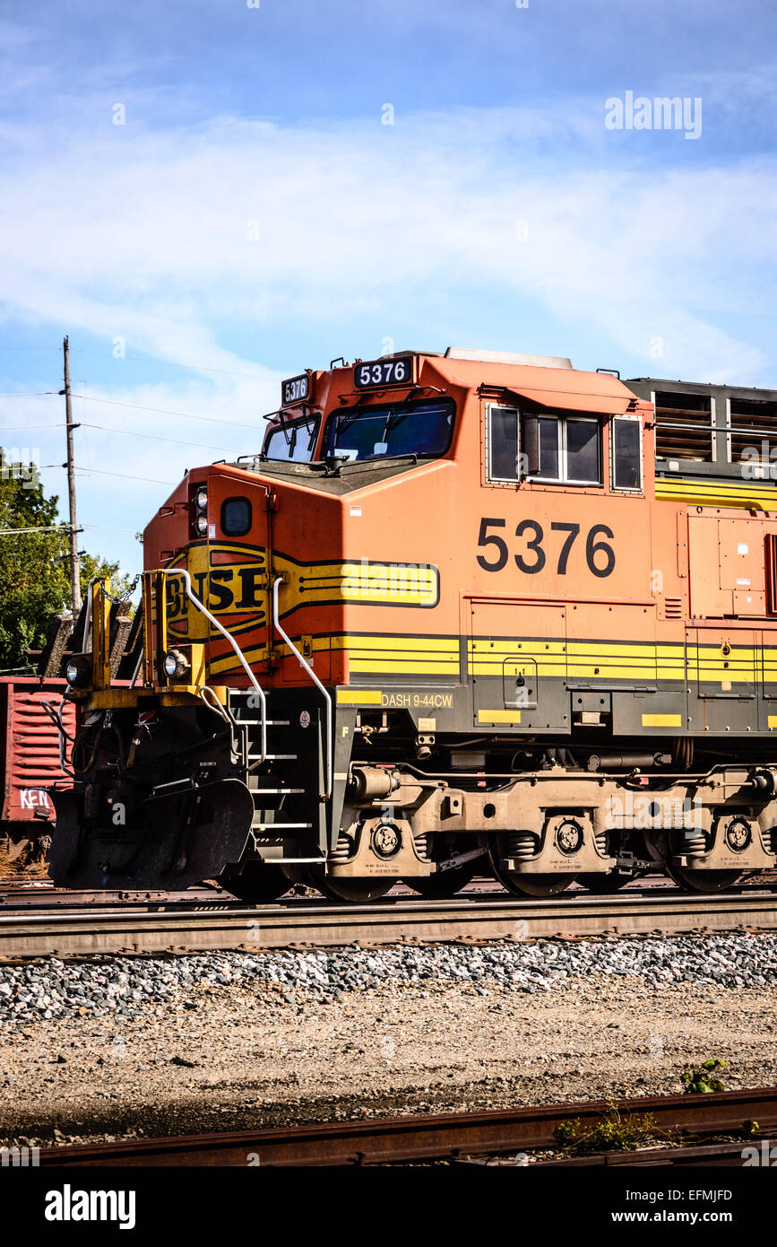 Ge c44 9w diesel electric locomotive hi-res stock photography and ...