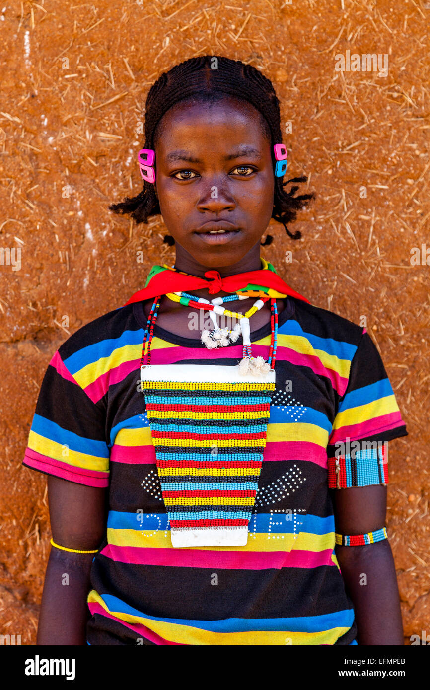 A Girl From The Ari Tribe At The Key Afer Thursday Market, The Omo ...