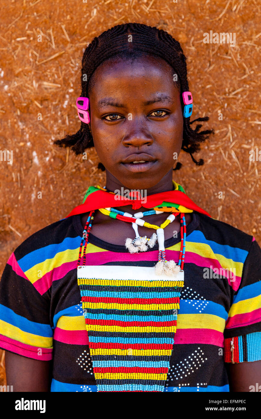 A Girl From The Ari Tribe At The Key Afer Thursday Market, The Omo ...