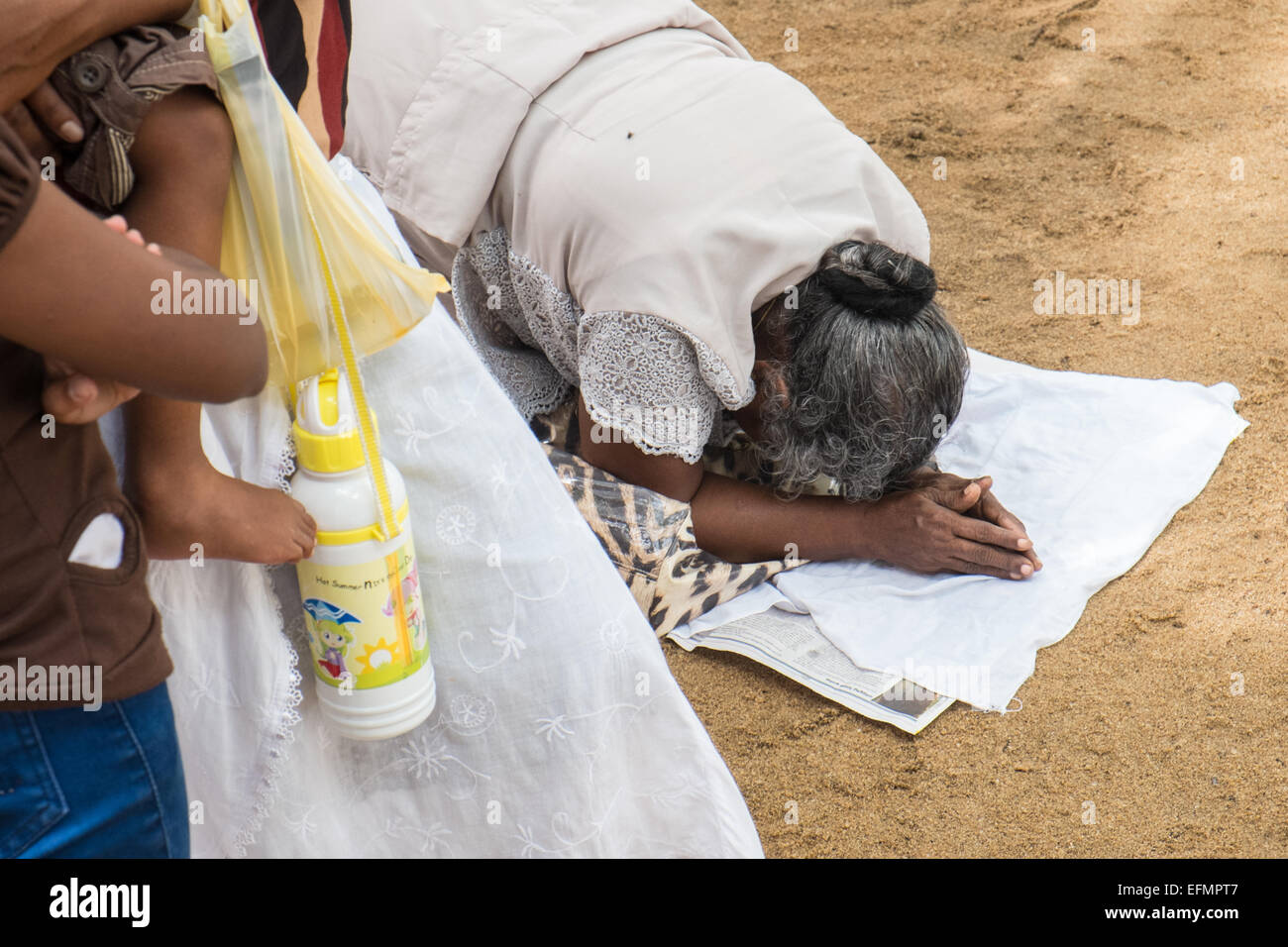 Devotee worship at sacred bo,bodhi,tree,temple Buddhist,Anuradhapura ...