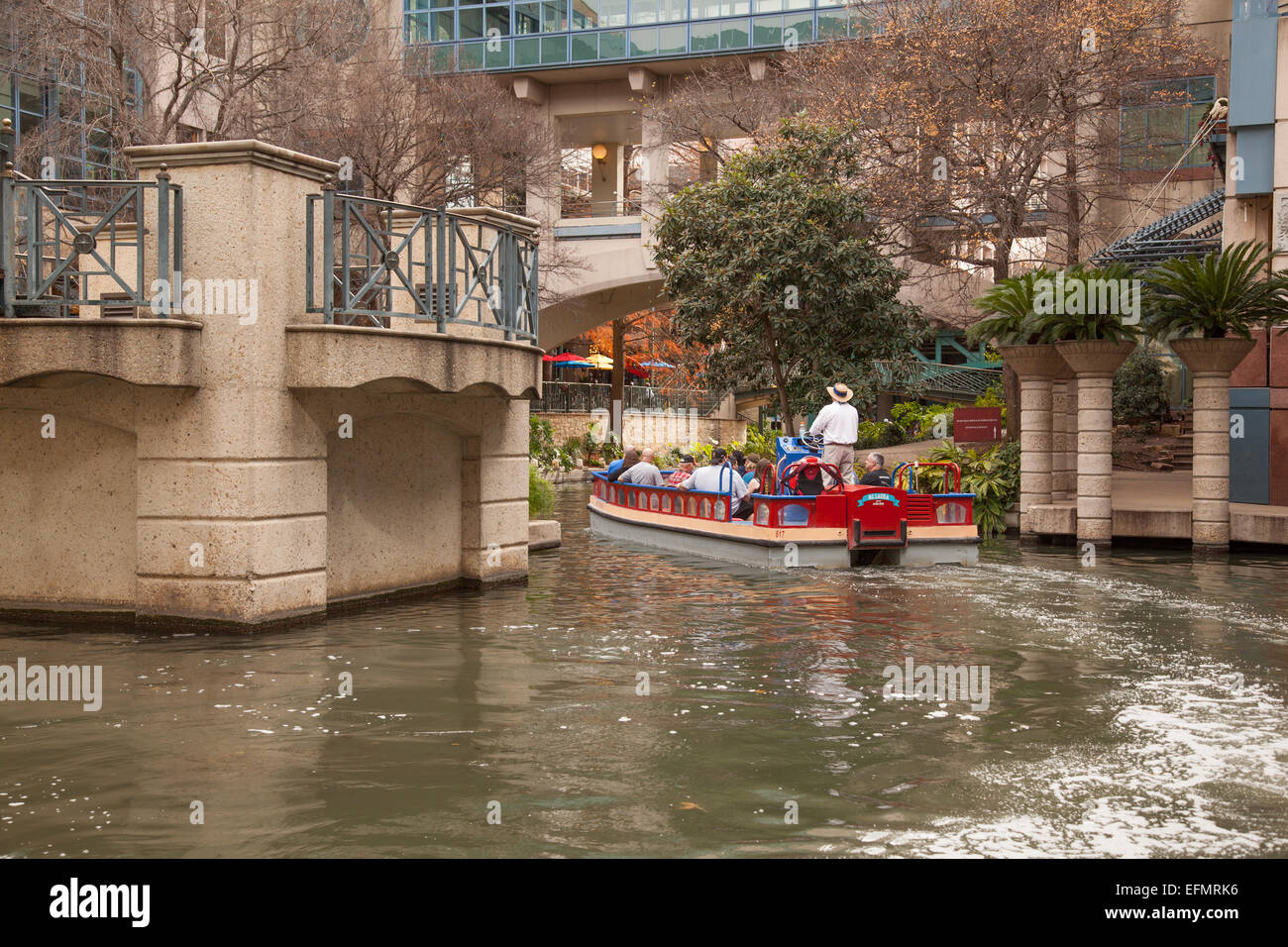Boat ride through the San Antonio River Walk Stock Photo - Alamy