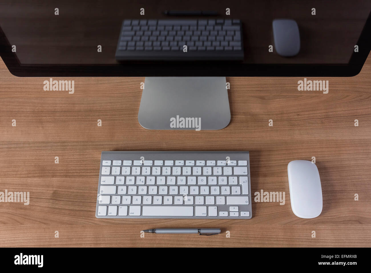 Modern computer screen hi-res stock photography and images - Alamy