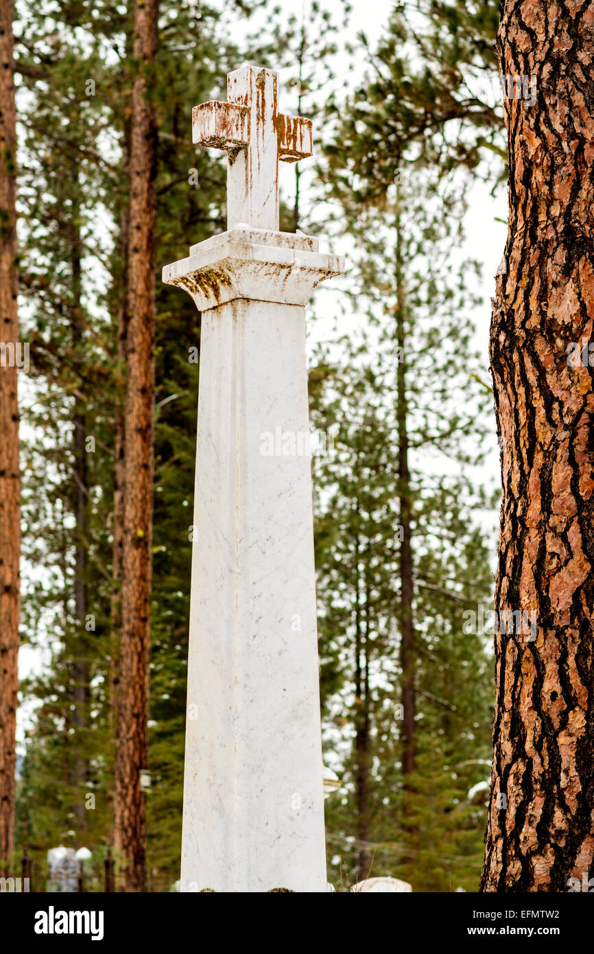 Tombstone with a cross hi-res stock photography and images - Alamy