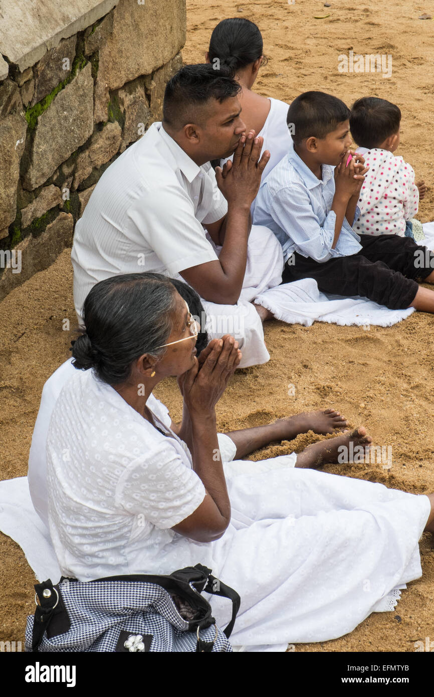 Devotee worship at sacred bo,bodhi,tree,temple Buddhist,Anuradhapura ...
