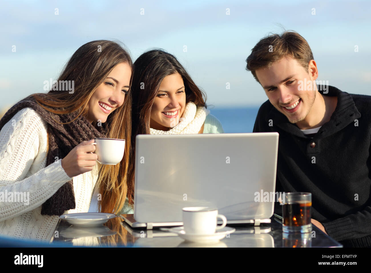 Working on laptop computer on beach hi-res stock photography and images ...