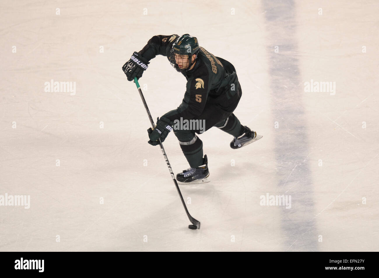 Chicago, IL, USA. 7th Feb, 2015. Michigan State's Ron Boyd (5) prepares ...