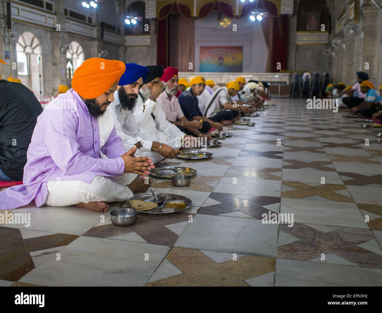 Bangkok, Bangkok, Thailand. 8th Feb, 2015. Sikh men eat breakfast ...
