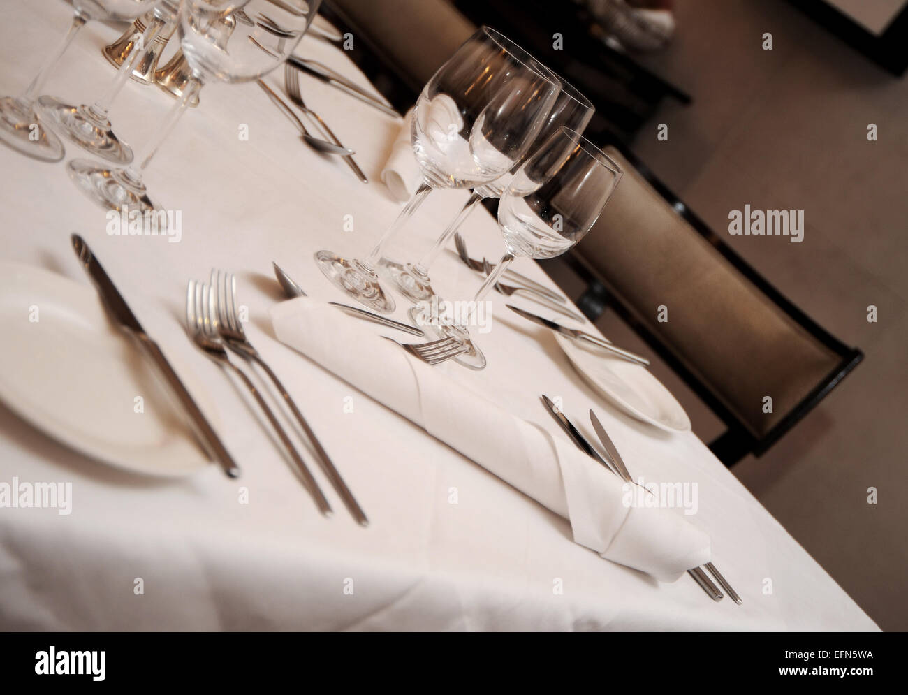 Posh dining table hi-res stock photography and images - Alamy