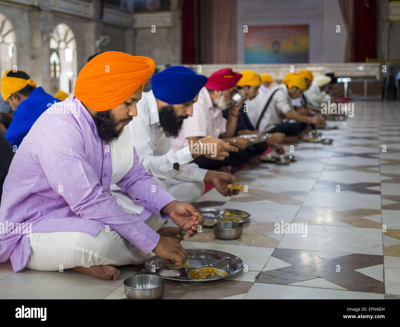 Bangkok, Bangkok, Thailand. 8th Feb, 2015. Sikh men eat breakfast ...