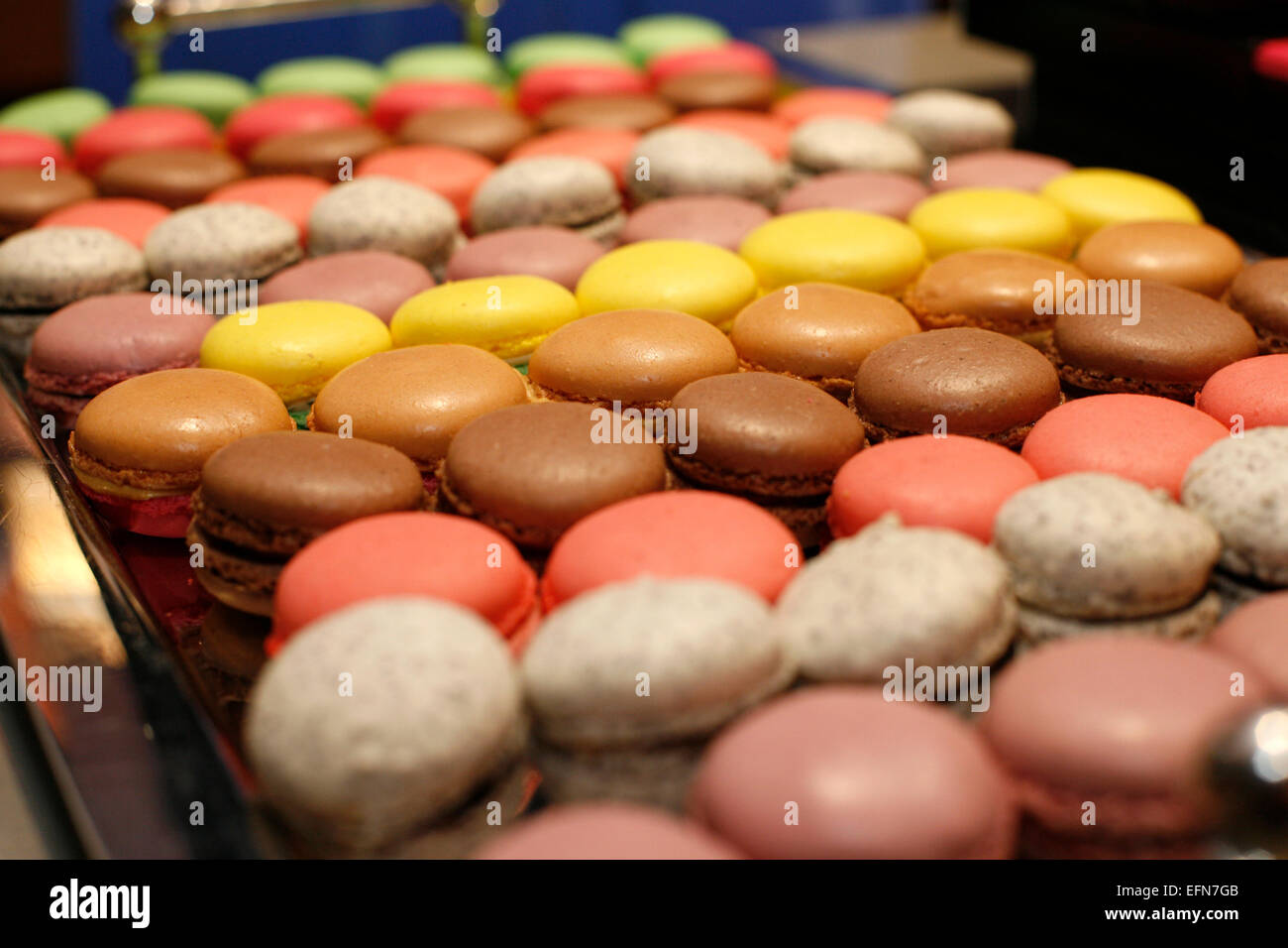 Colorful macaroon background. Traditional french macarons in a rows ...