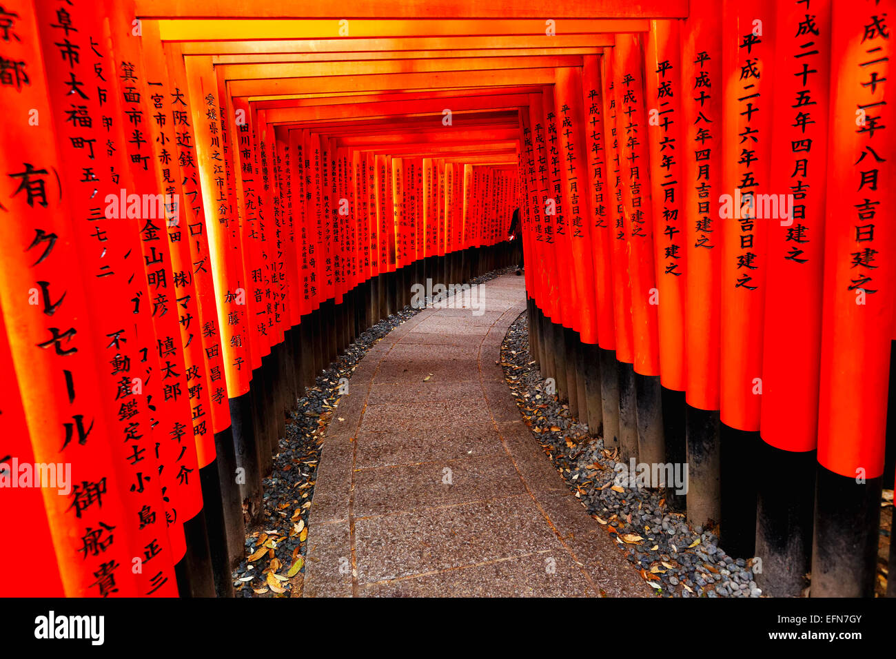 Tori gate tokyo hi-res stock photography and images - Alamy