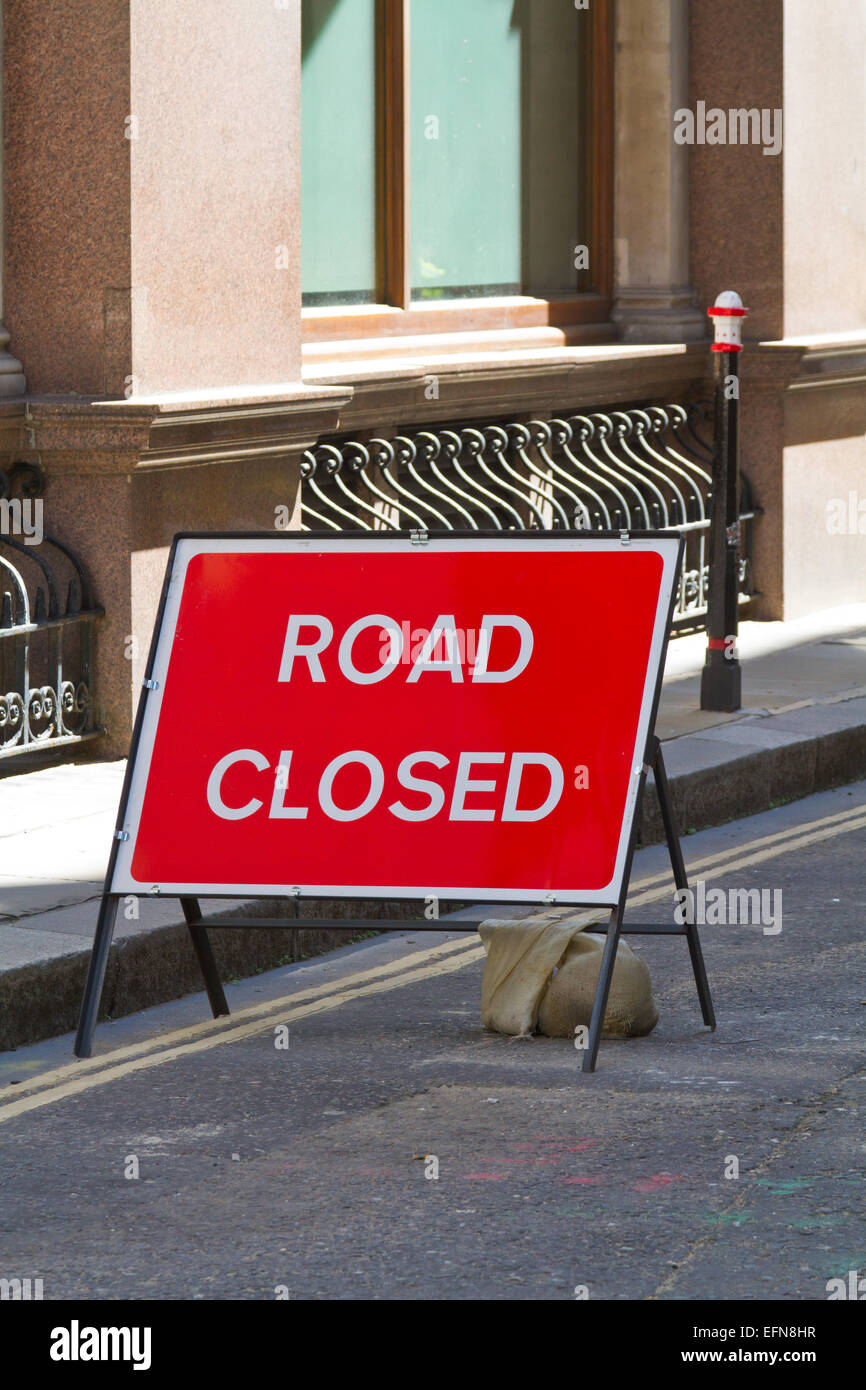 Road closed sign Stock Photo - Alamy