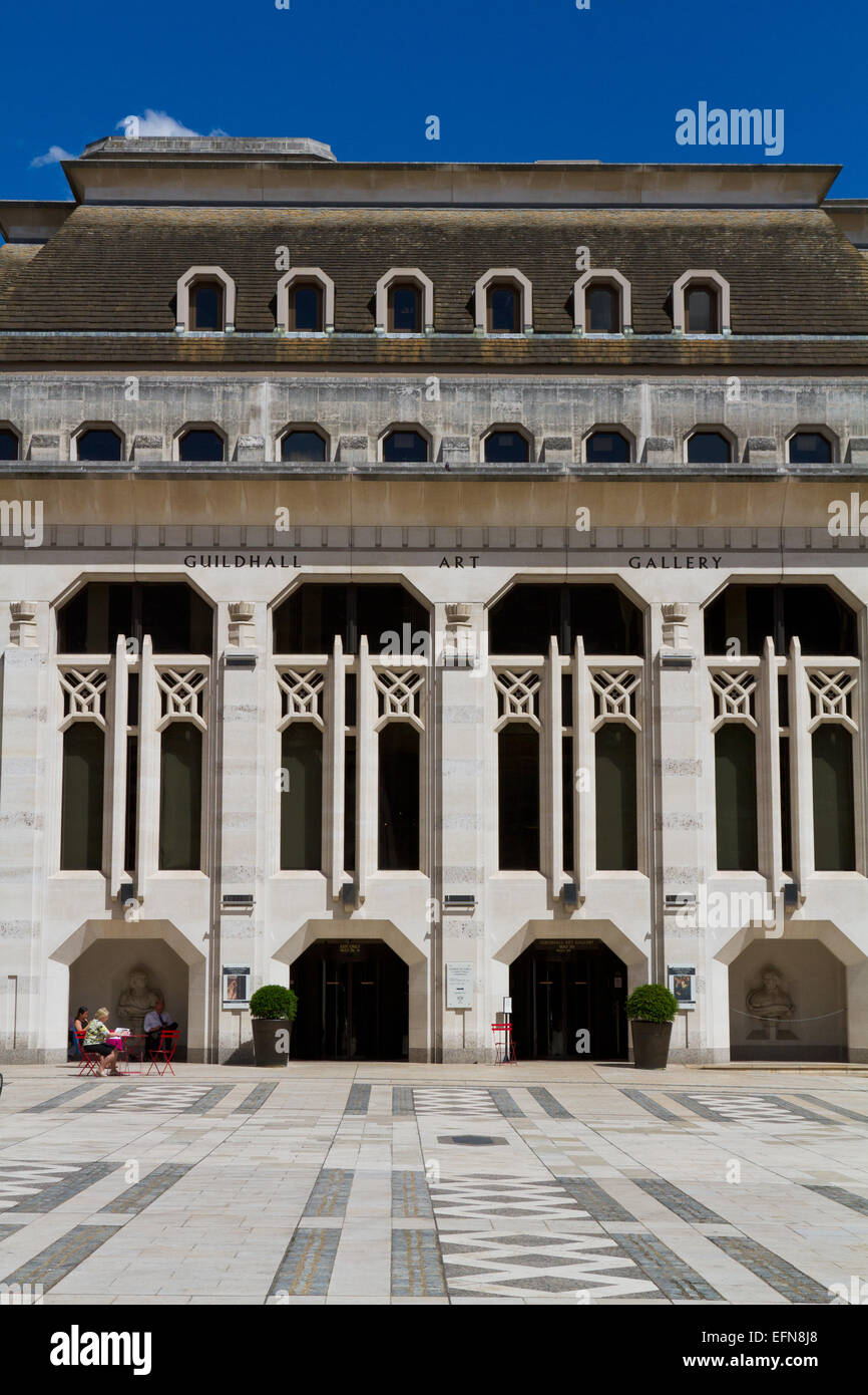 Guildhall yard art gallery hi-res stock photography and images - Alamy