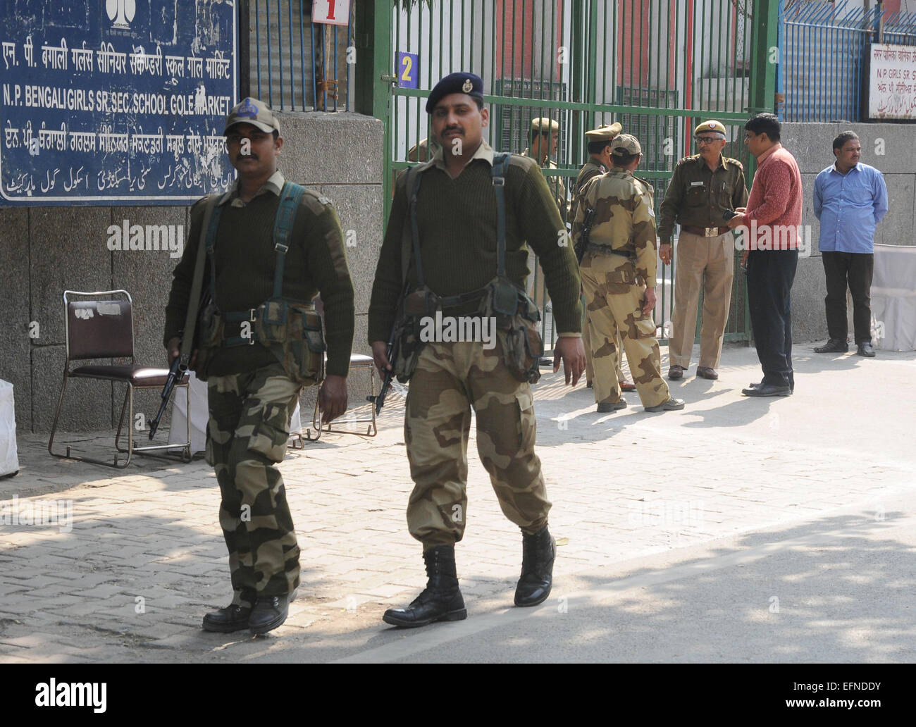 Electronic voting machines india hi-res stock photography and images ...