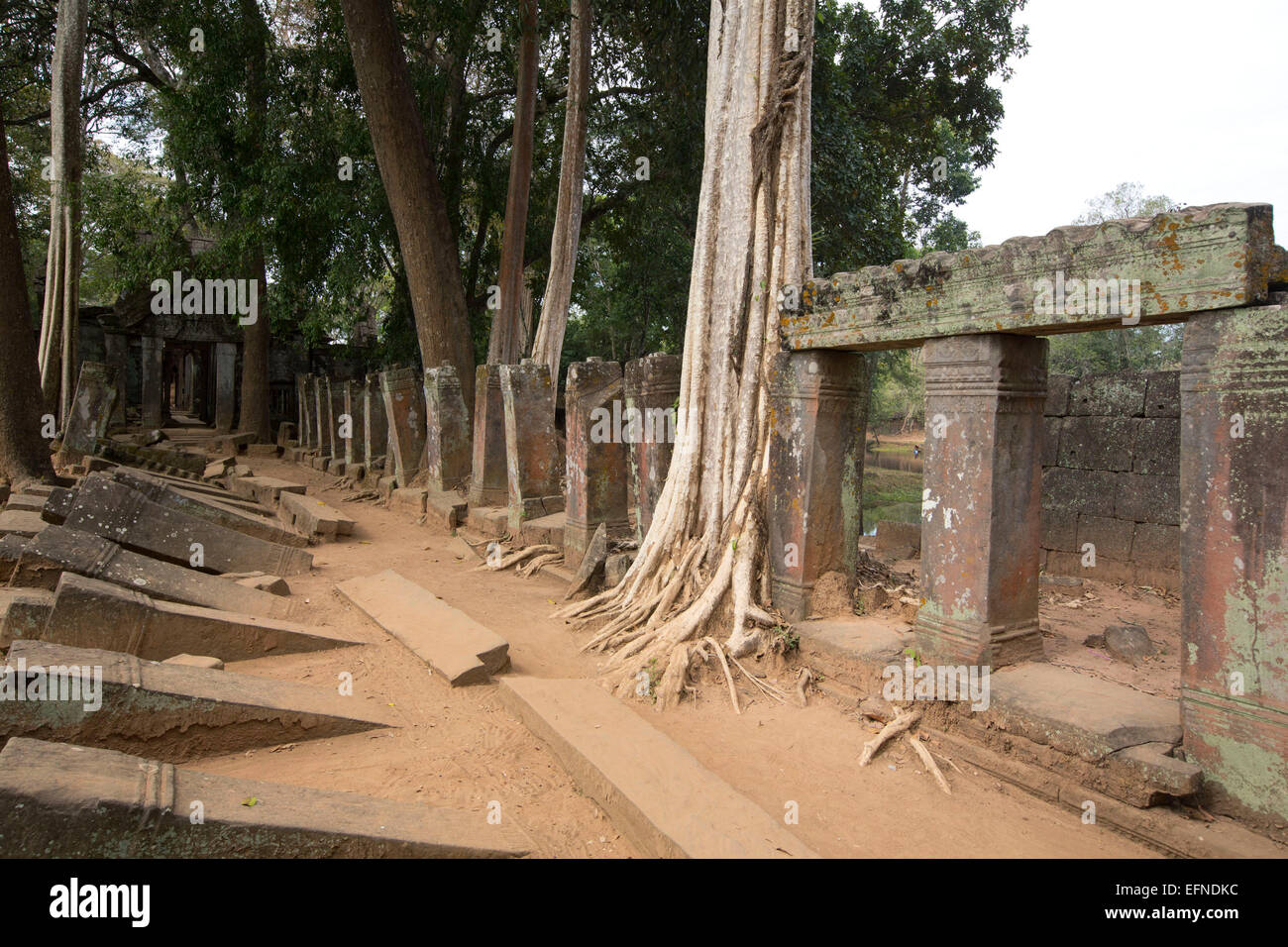 Koh ker temple hi-res stock photography and images - Alamy