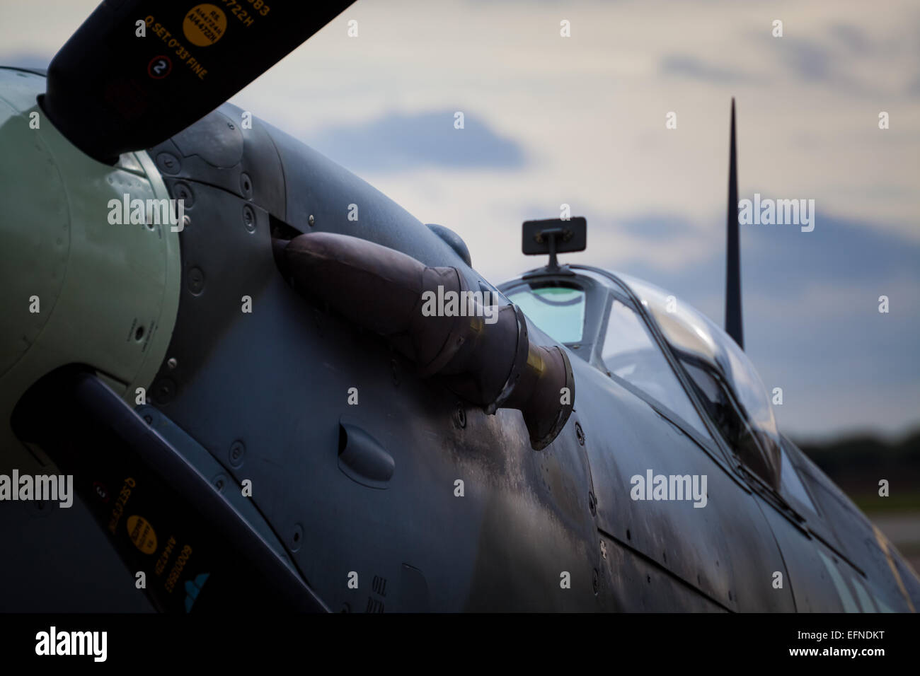 Spitfire ww2 hi-res stock photography and images - Alamy