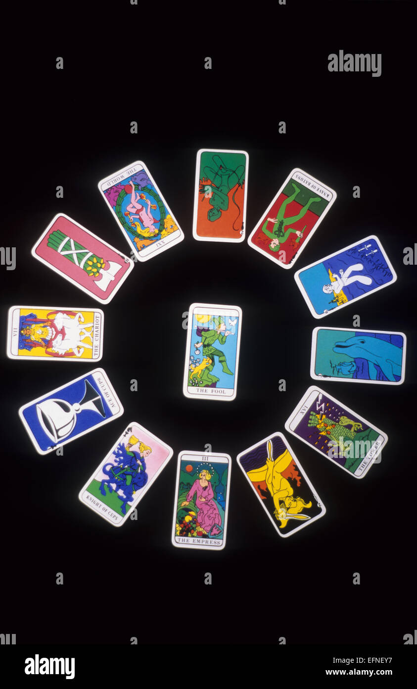 Tarot cards hi-res stock photography and images - Alamy