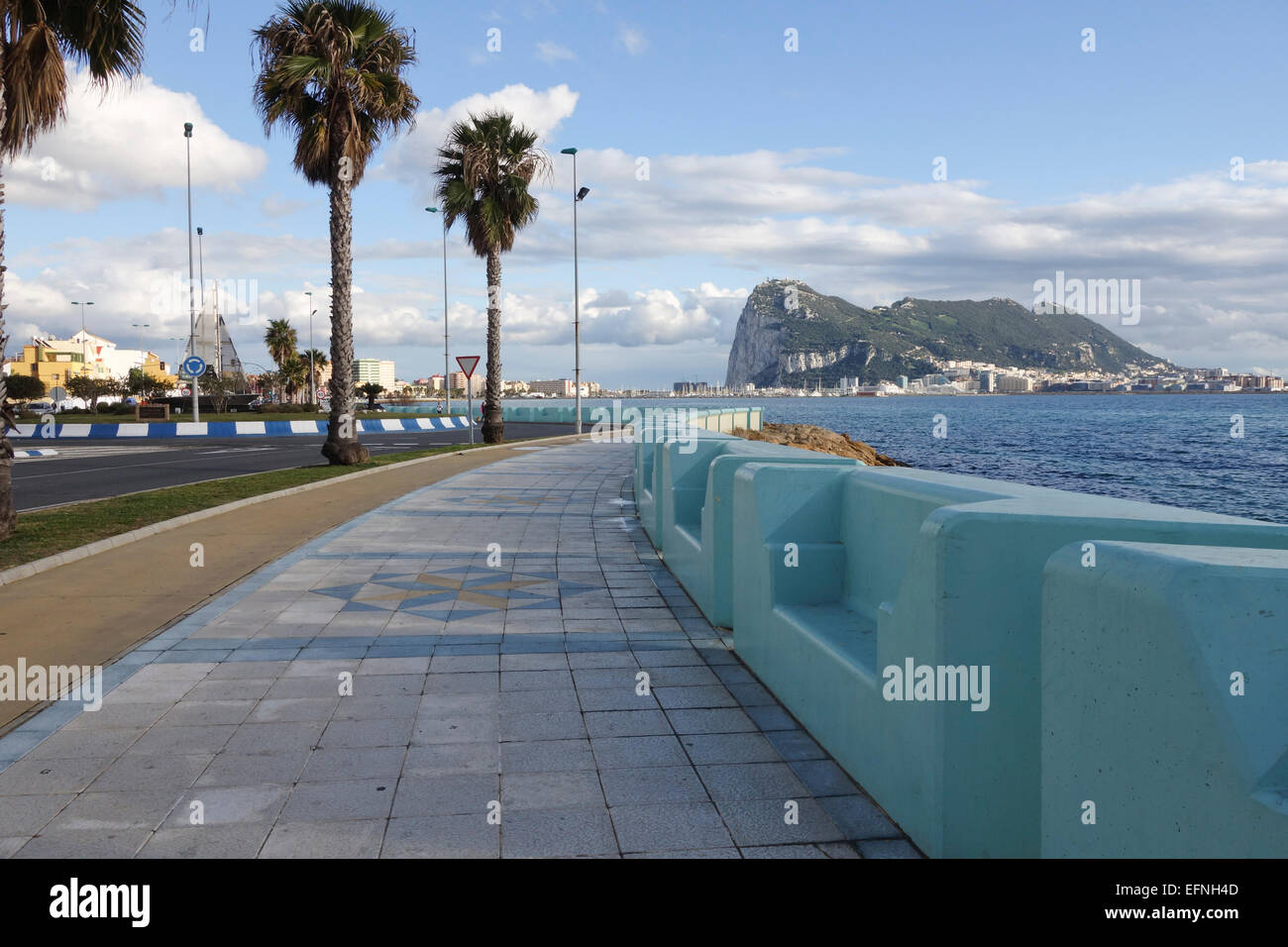 La línea cádiz hi-res stock photography and images - Alamy