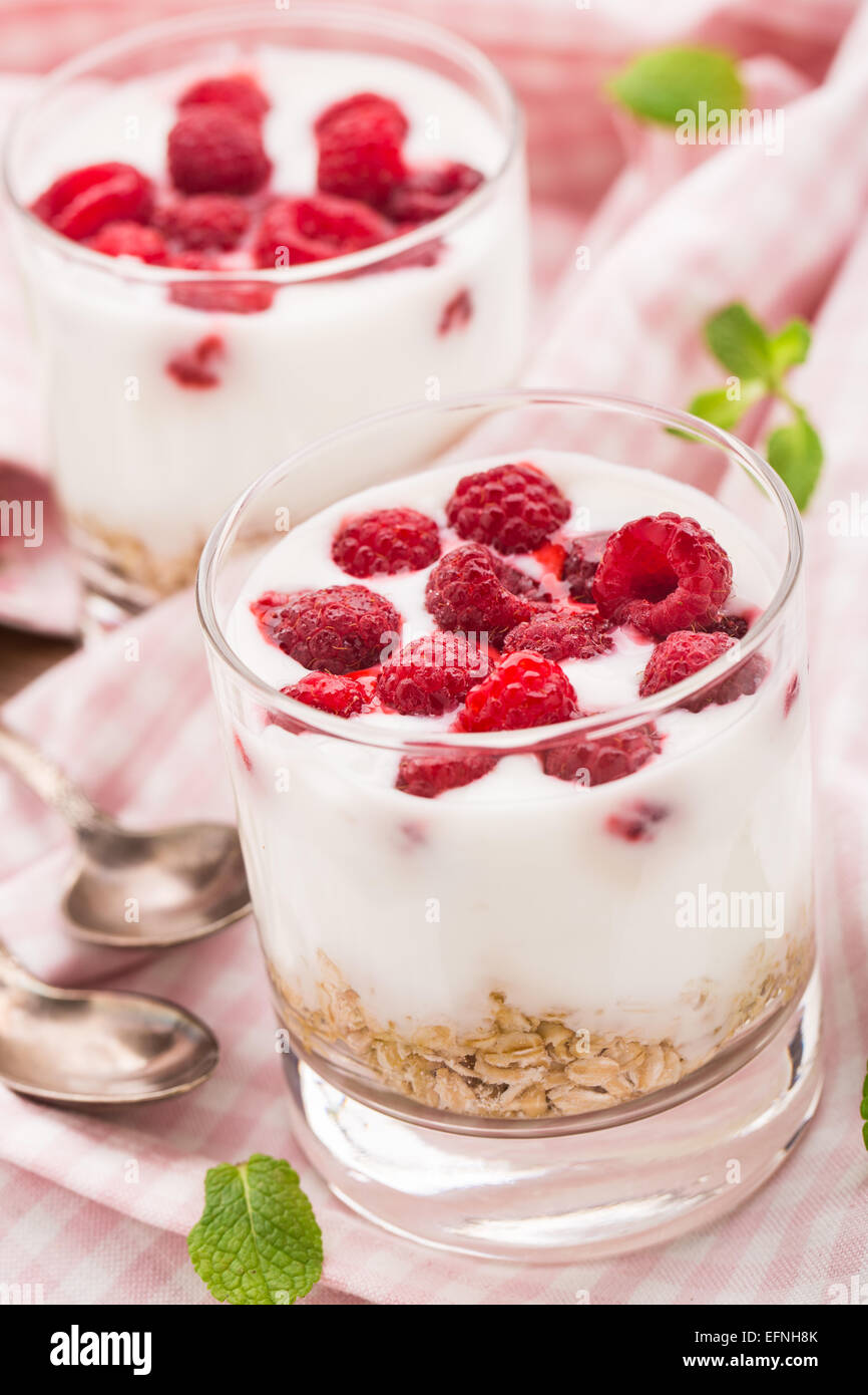 Yogurt with muesli and raspberries Stock Photo - Alamy
