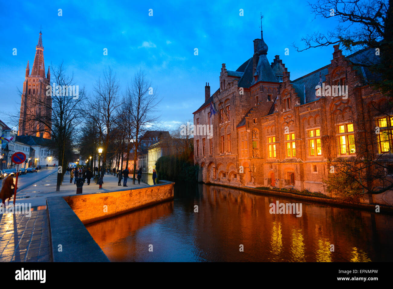 Dijver River With Church of Our Lady At Night, Brugge Stock Photo - Alamy