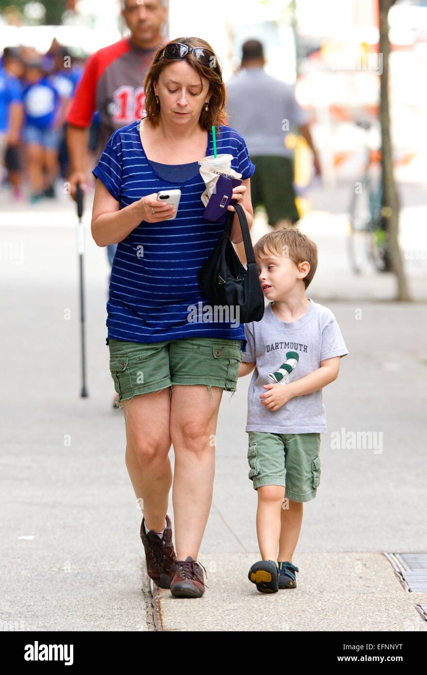 Rachel Dratch, carrying a Starbucks iced coffee, spotted with her son ...