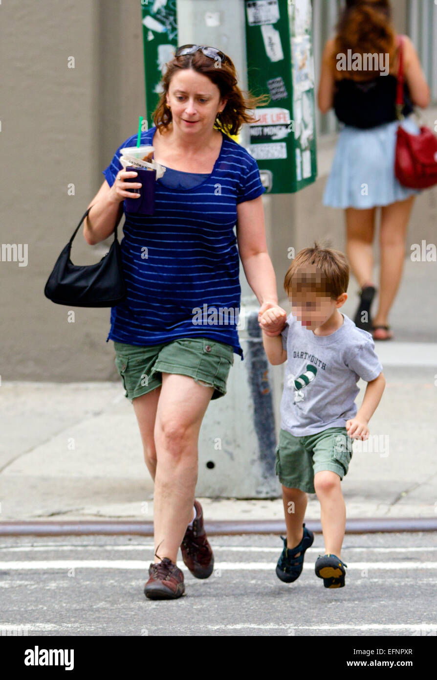 Rachel Dratch, carrying a Starbucks iced coffee, spotted with her son ...