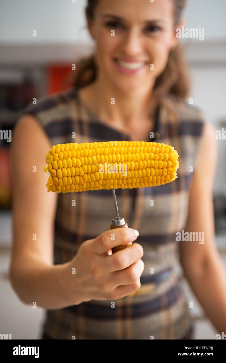 Woman eating corn on the cob hi-res stock photography and images - Alamy