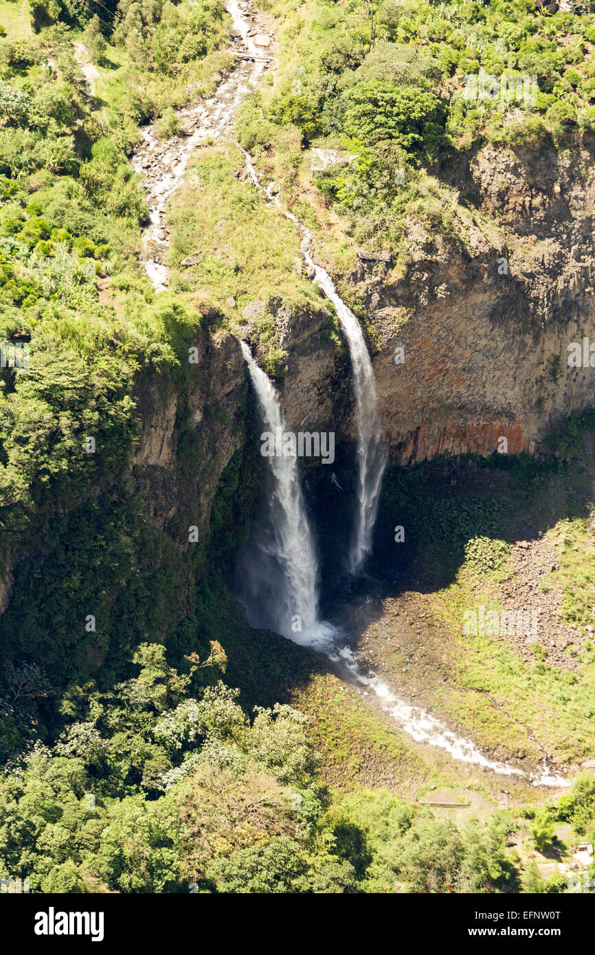 Waterfall in green rainforest mist hi-res stock photography and images ...