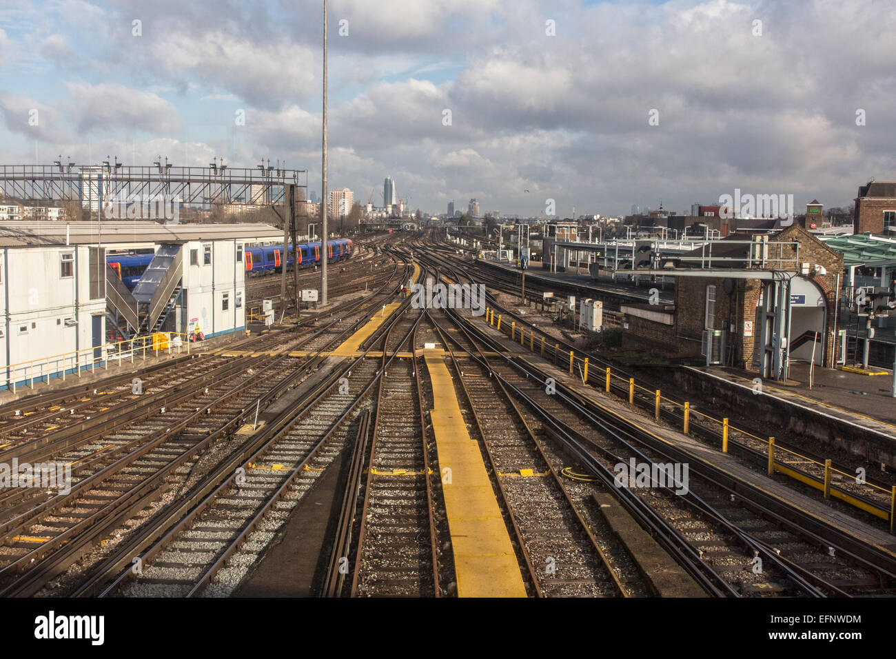 Train tracks hi-res stock photography and images - Alamy