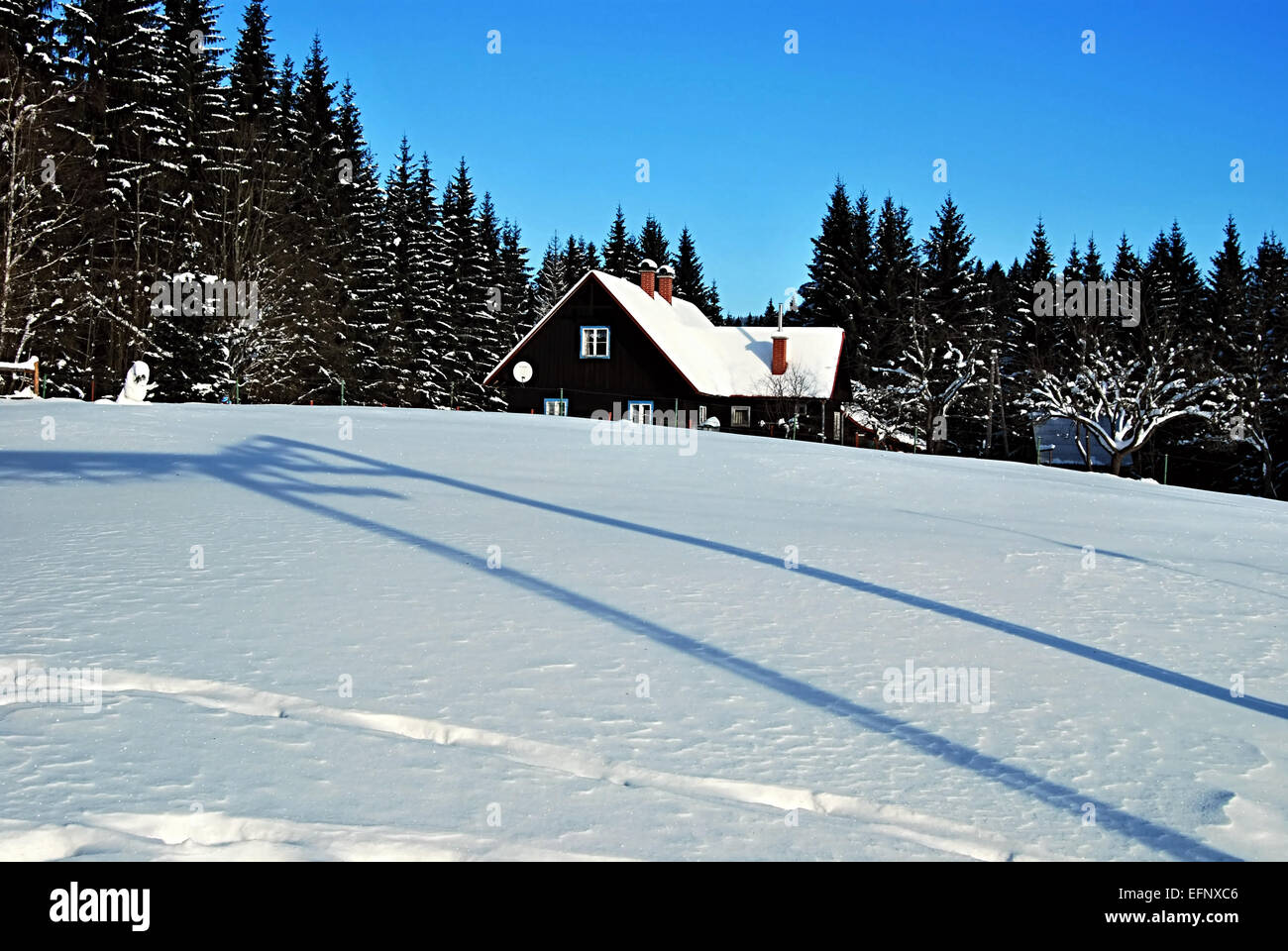 Isolated house countryside hi-res stock photography and images - Alamy